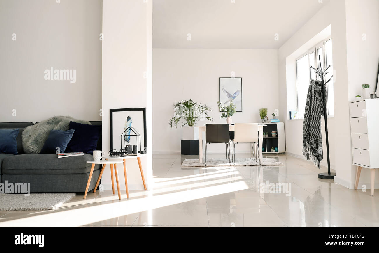 Interior of modern studio apartment Stock Photo - Alamy