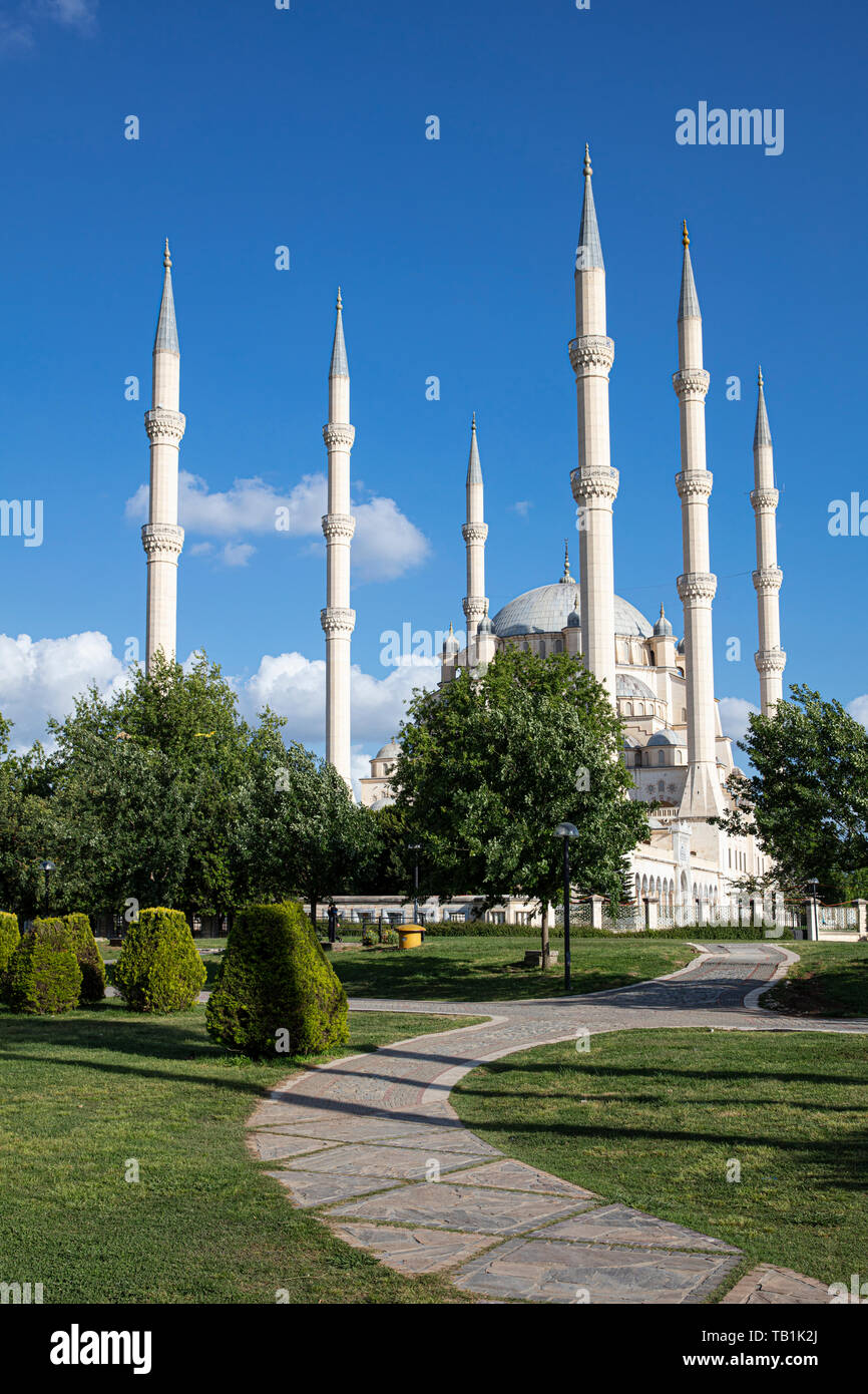 Sabanci Central Mosque from Central Park in Adana,Turkey. Sabanci ...