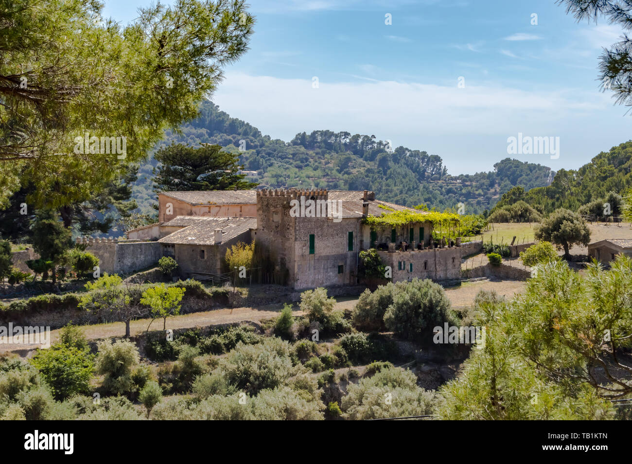 Barnyard view hi-res stock photography and images - Alamy