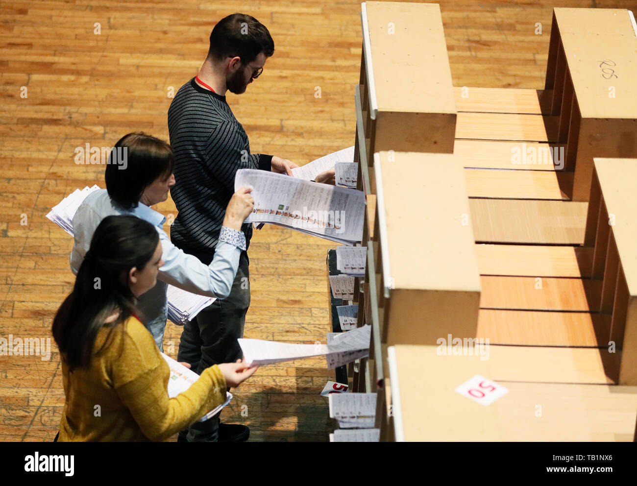 Counting ballot papers ireland hi-res stock photography and images - Alamy