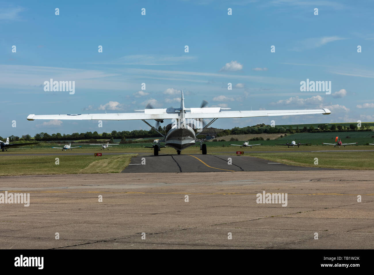Rear view plane preparing take hi-res stock photography and images - Alamy
