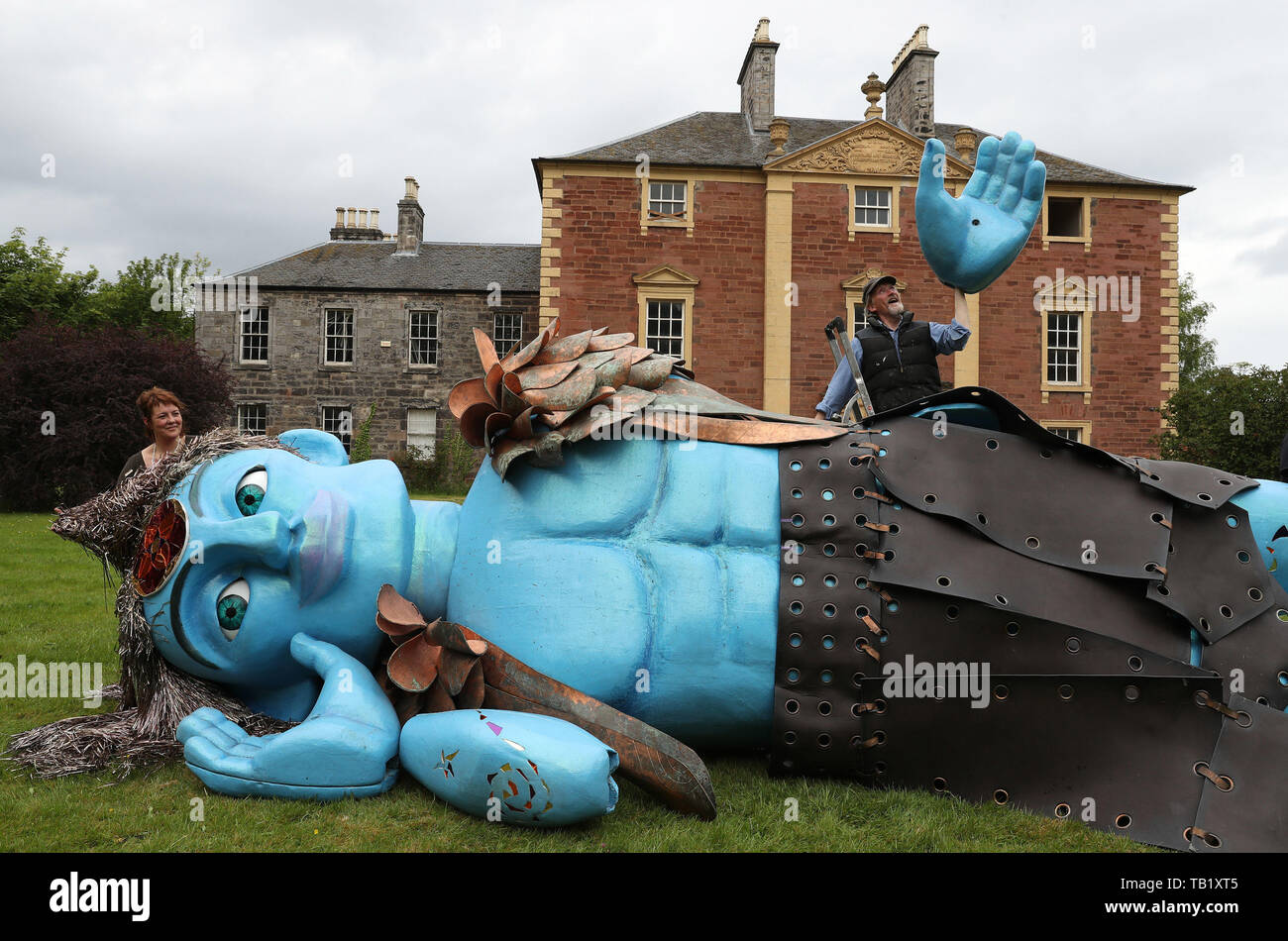 l-r Ingrid Scholes and Symon Macintyre with the UK's largest puppet ...