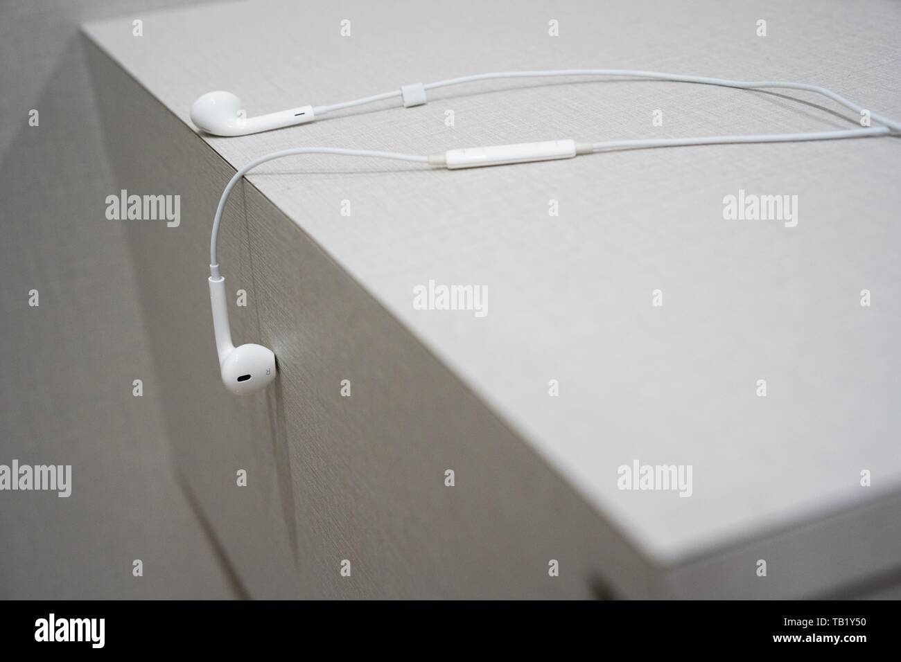 White earphone on the wooden table Stock Photo - Alamy