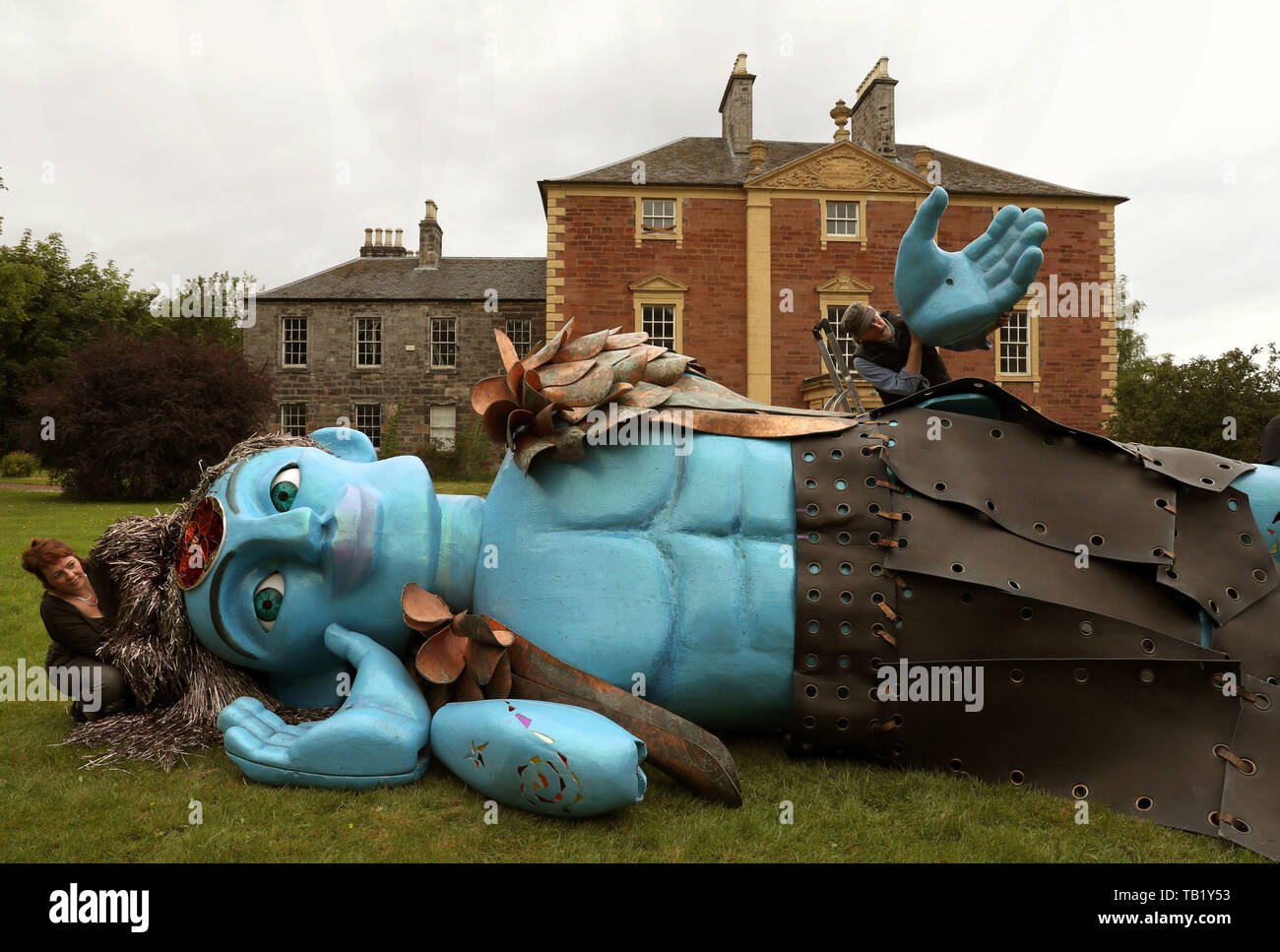 l-r Ingrid Scholes and Symon Macintyre with the UK's largest puppet ...