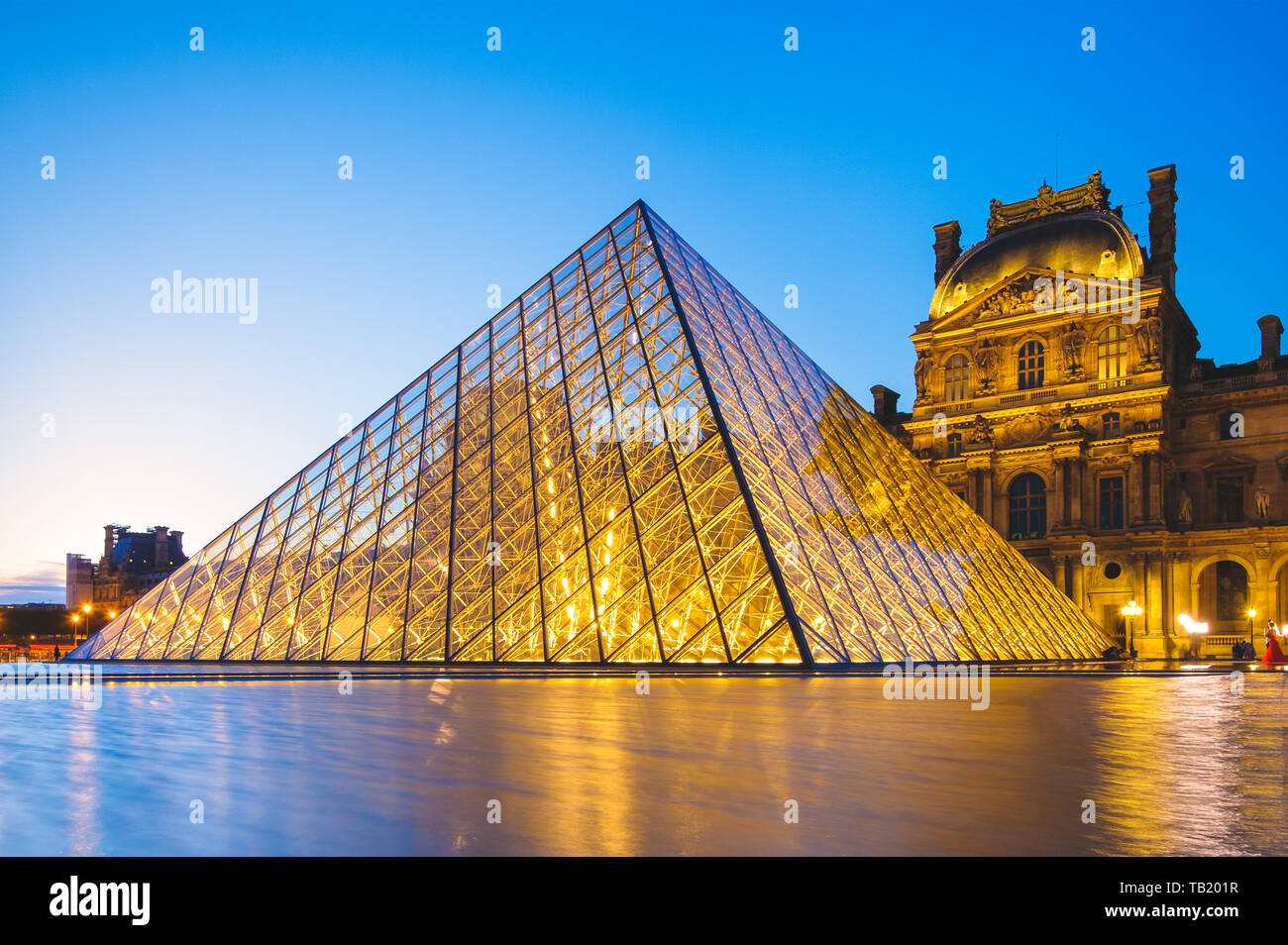Louvre pyramid architecture hi-res stock photography and images - Alamy