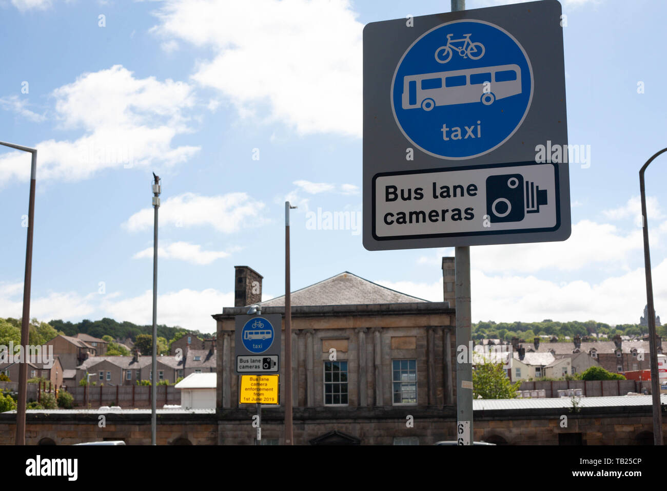 Bus lane and warning signs hi-res stock photography and images - Alamy