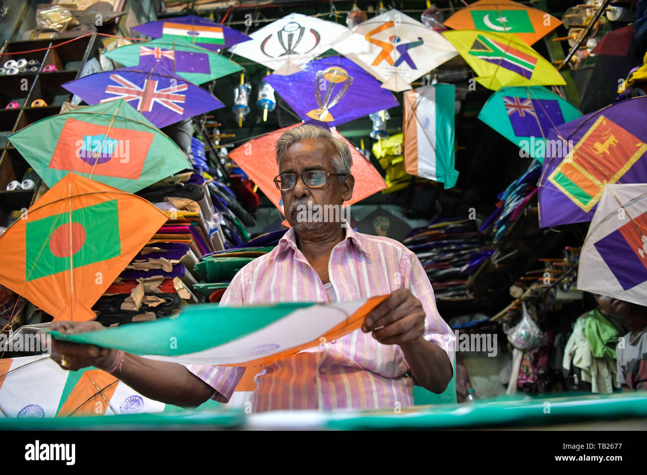 Kolkata, West Bengal, India. 29th May, 2019. A kite-maker makes kites ...