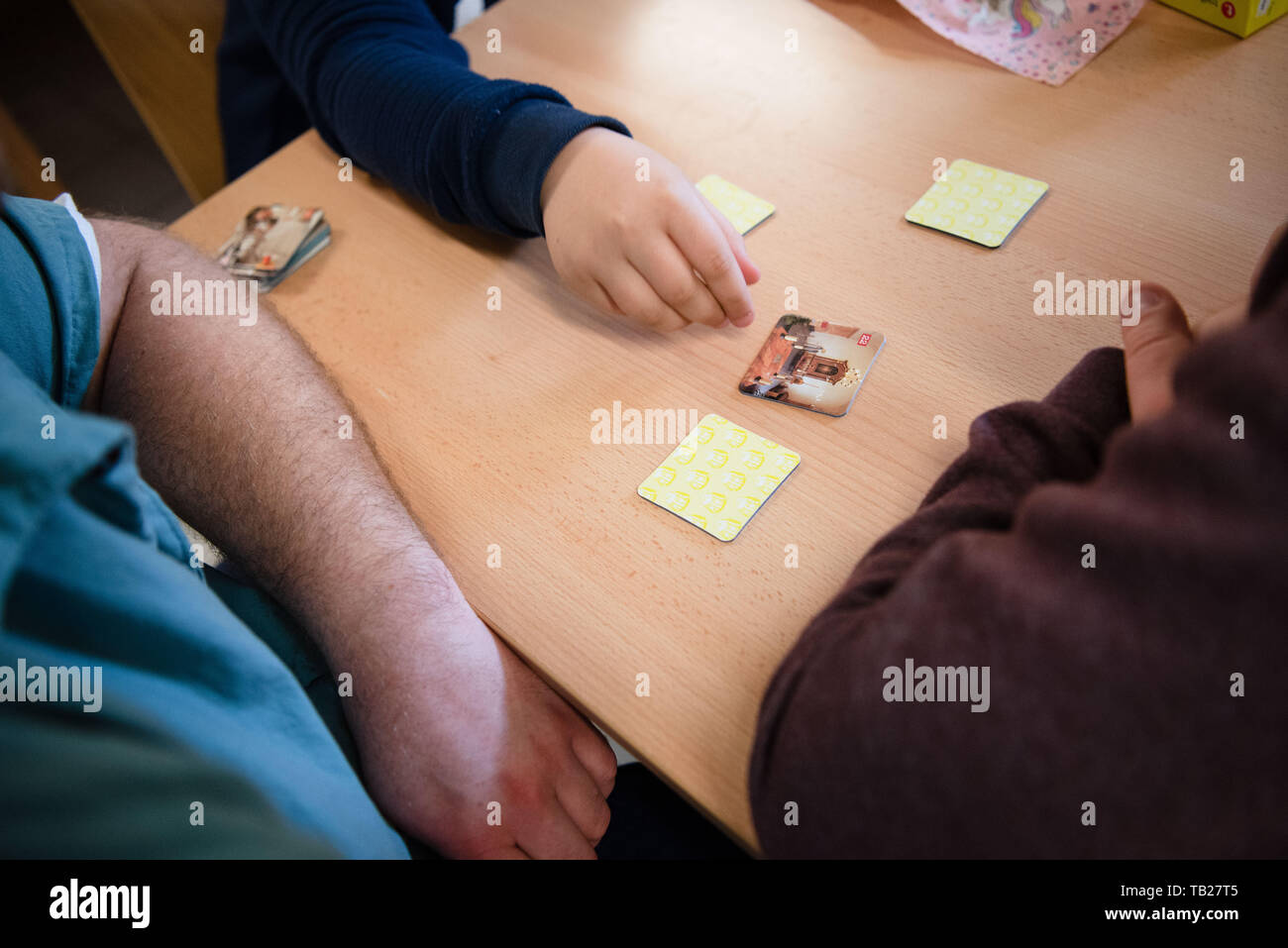 Nuremberg, Germany. 14th May, 2019. An inmate and his children play the ...