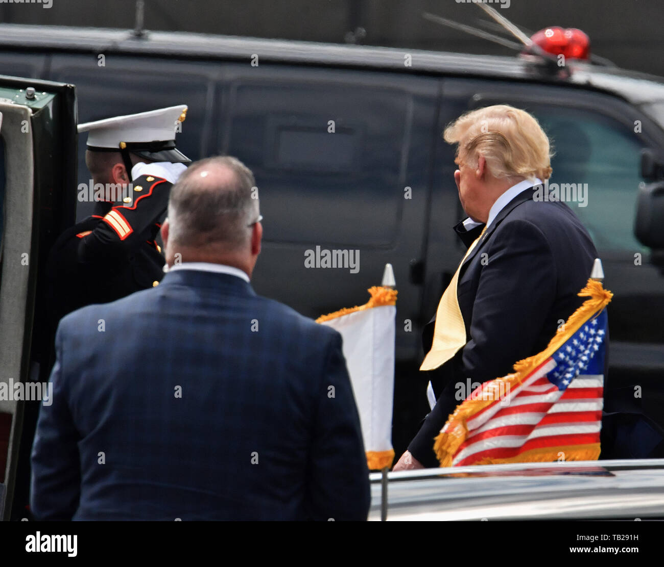 Trump boarding marine one hi-res stock photography and images - Alamy