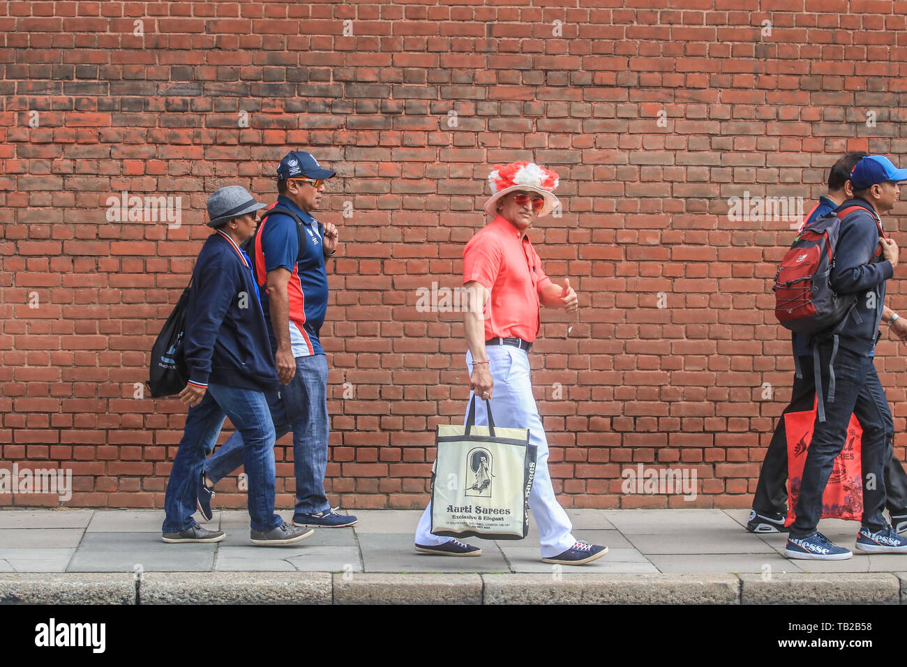 London, UK. 30th May, 2019. England Cricket Fans arrive at the Oval ...