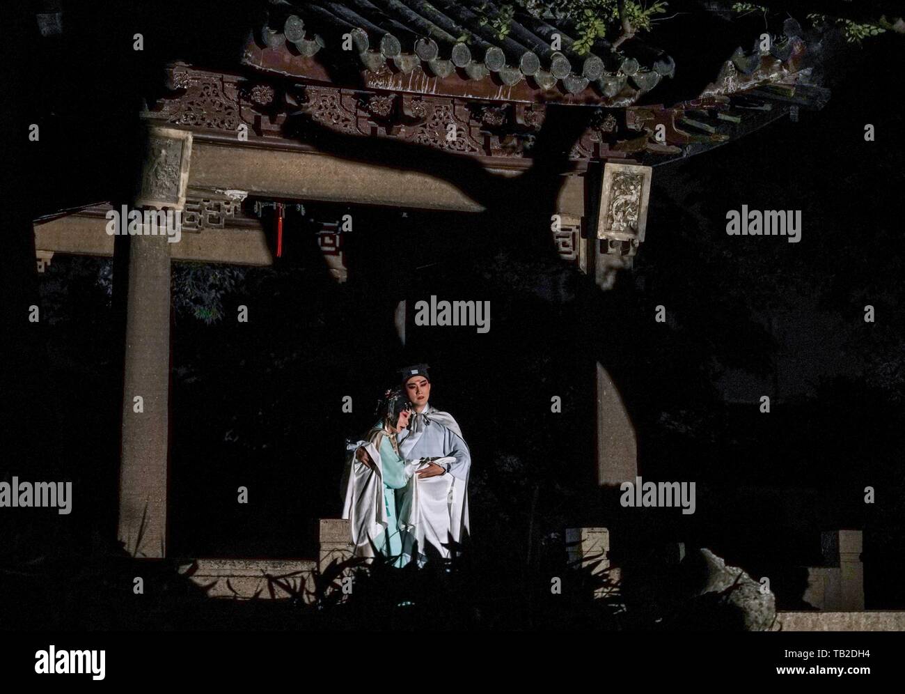 (190530) -- SUZHOU, May 30, 2019 (Xinhua) -- Artists perform the ...