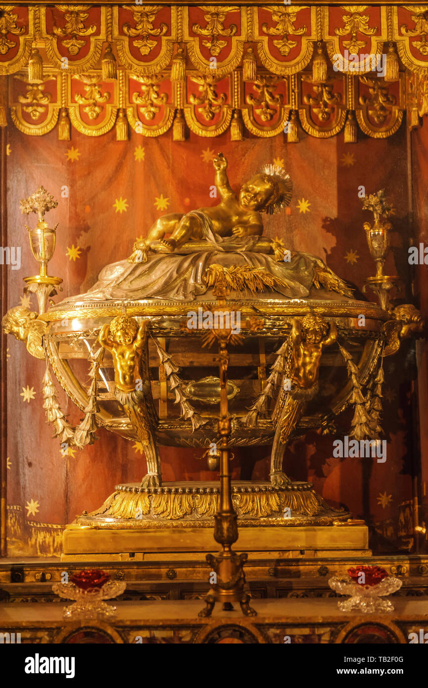 Alleged relics of the crib of Jesus Christ in the Basilica of Santa ...