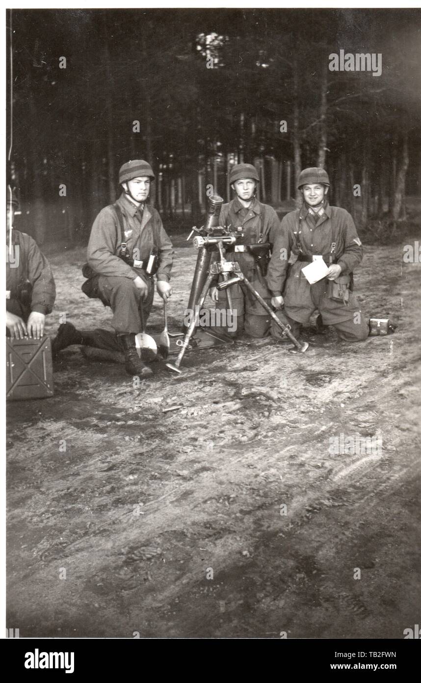 German Paratroops fallschirmjaeger train with a Mortar 1942 Stock Photo ...