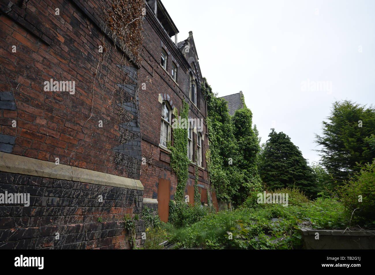 Derelict hospital ward hi-res stock photography and images - Alamy