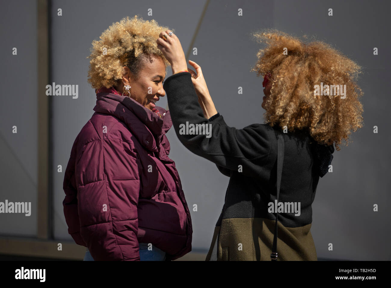 Singer hair hi-res stock photography and images - Alamy
