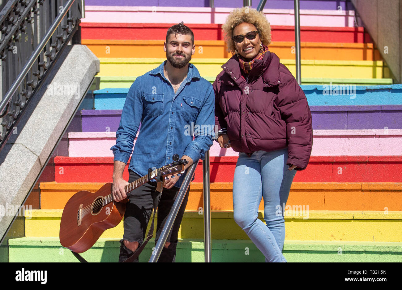 Singer-songwriter Emeli Sande with busking musician Finn Henderson ...