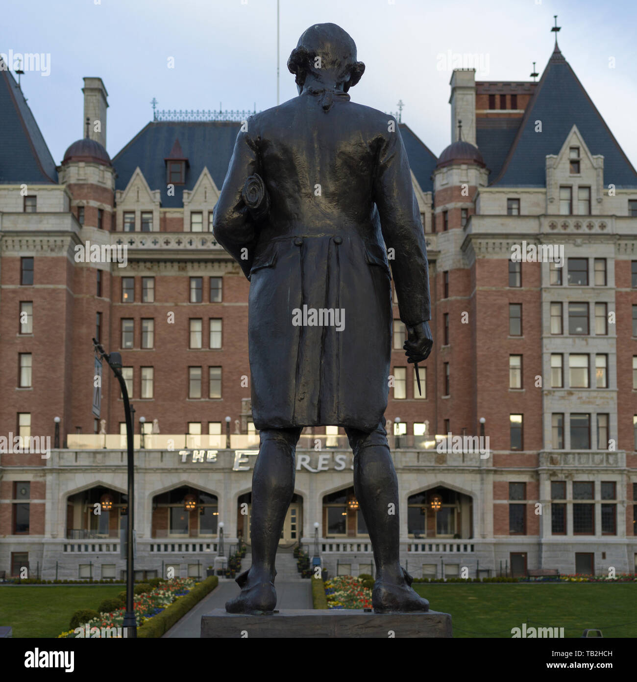 Statue captain james cook vancouver hi-res stock photography and images ...