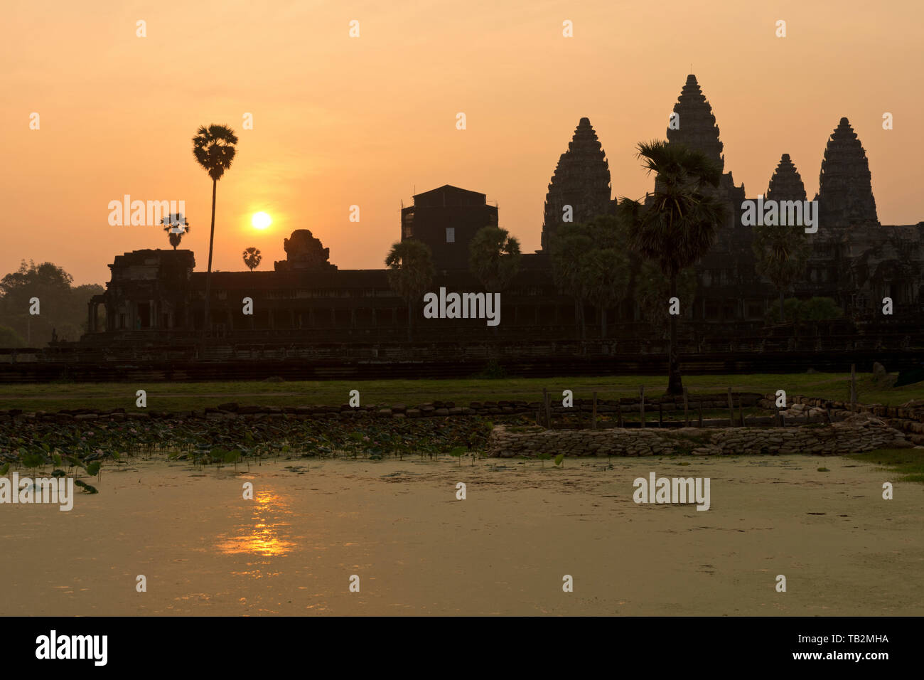 Angkor wat sunset hi-res stock photography and images - Alamy