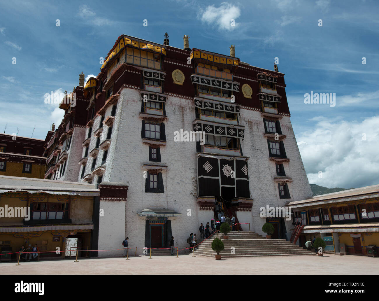 Tibetan palace hi-res stock photography and images - Alamy