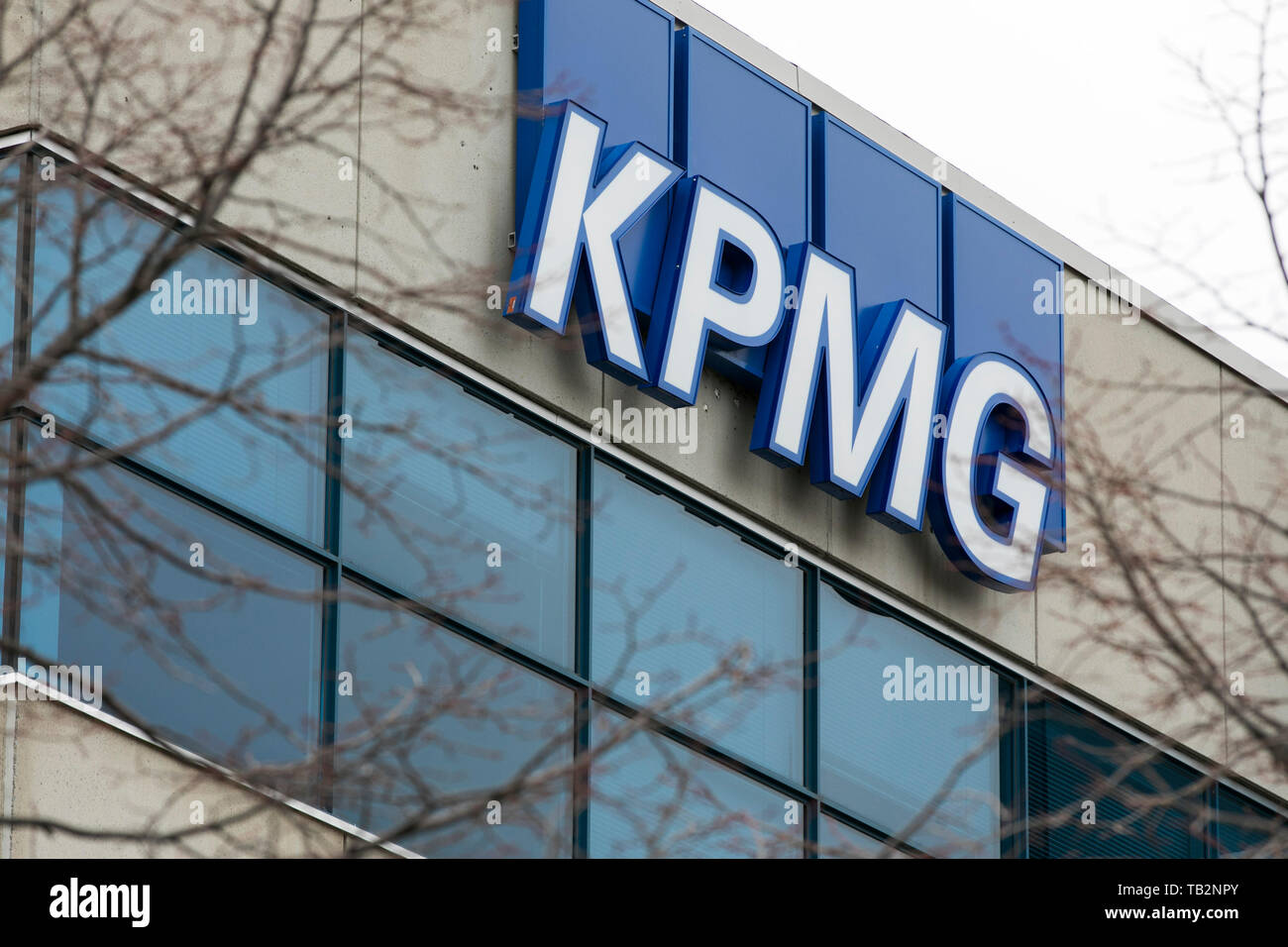 Kpmg office sign logo hi-res stock photography and images - Alamy