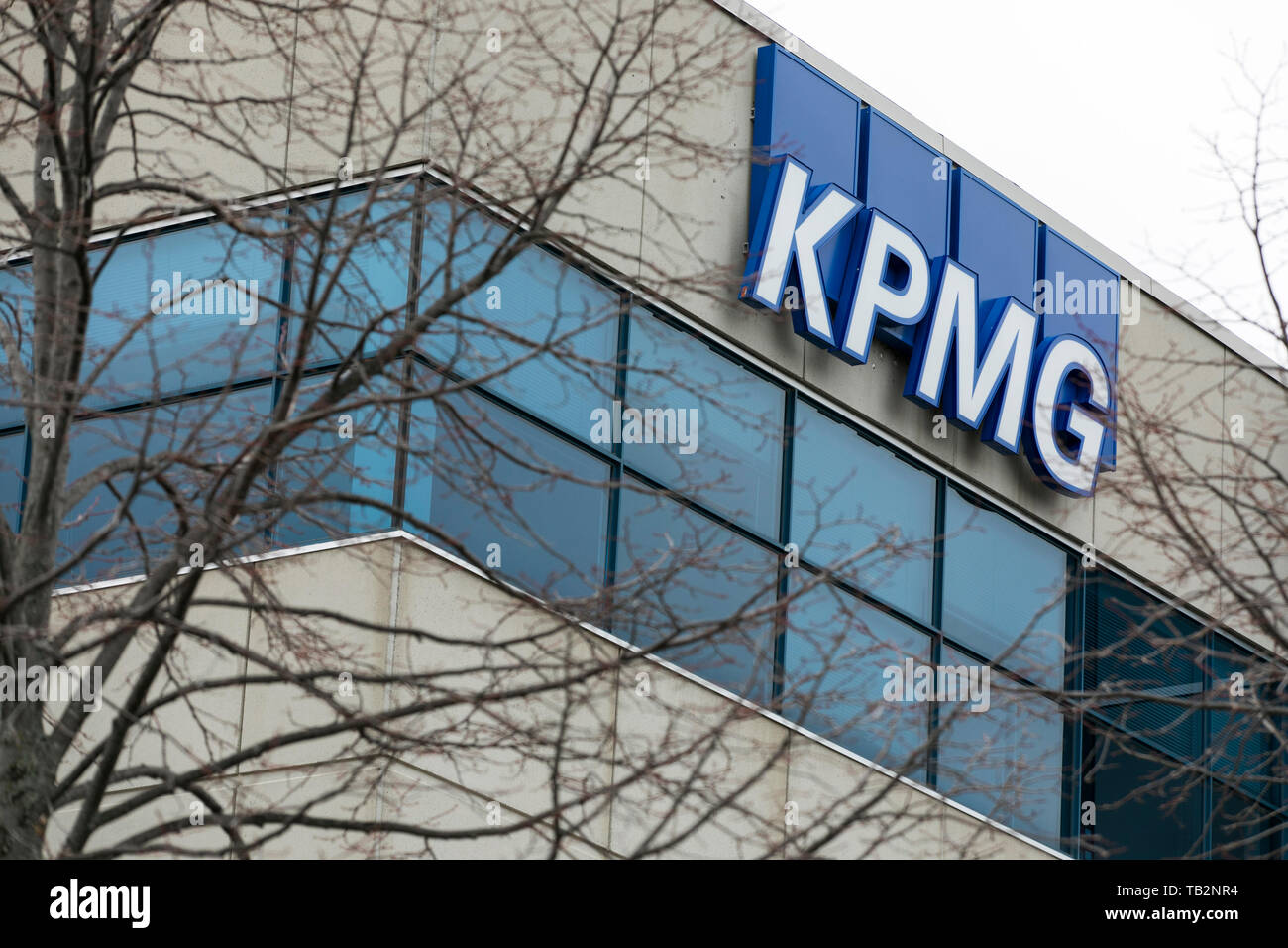 Kpmg office sign logo hi-res stock photography and images - Alamy