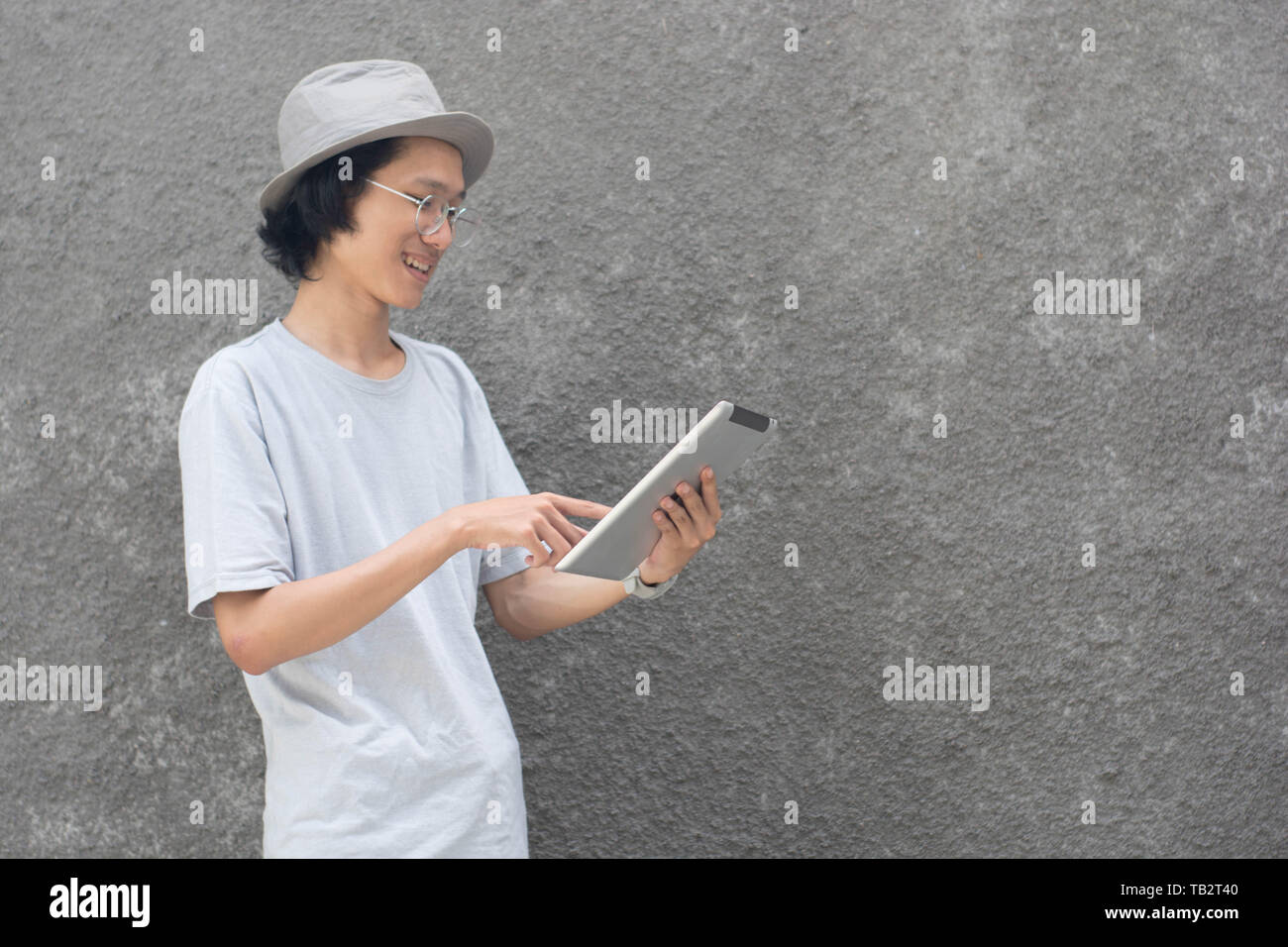 Male portrait fedora smiling hi-res stock photography and images - Alamy