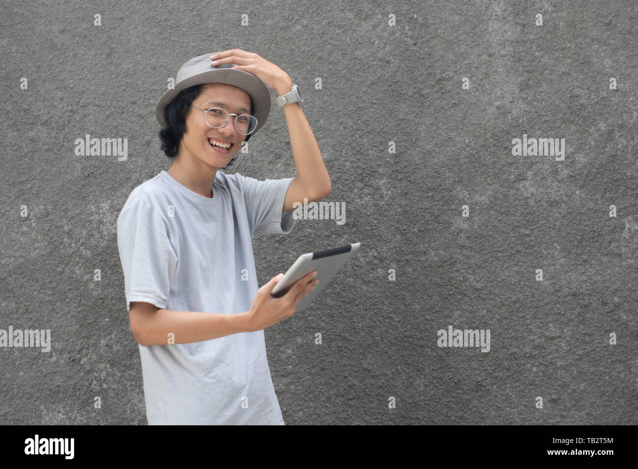 Male portrait fedora smiling hi-res stock photography and images - Alamy