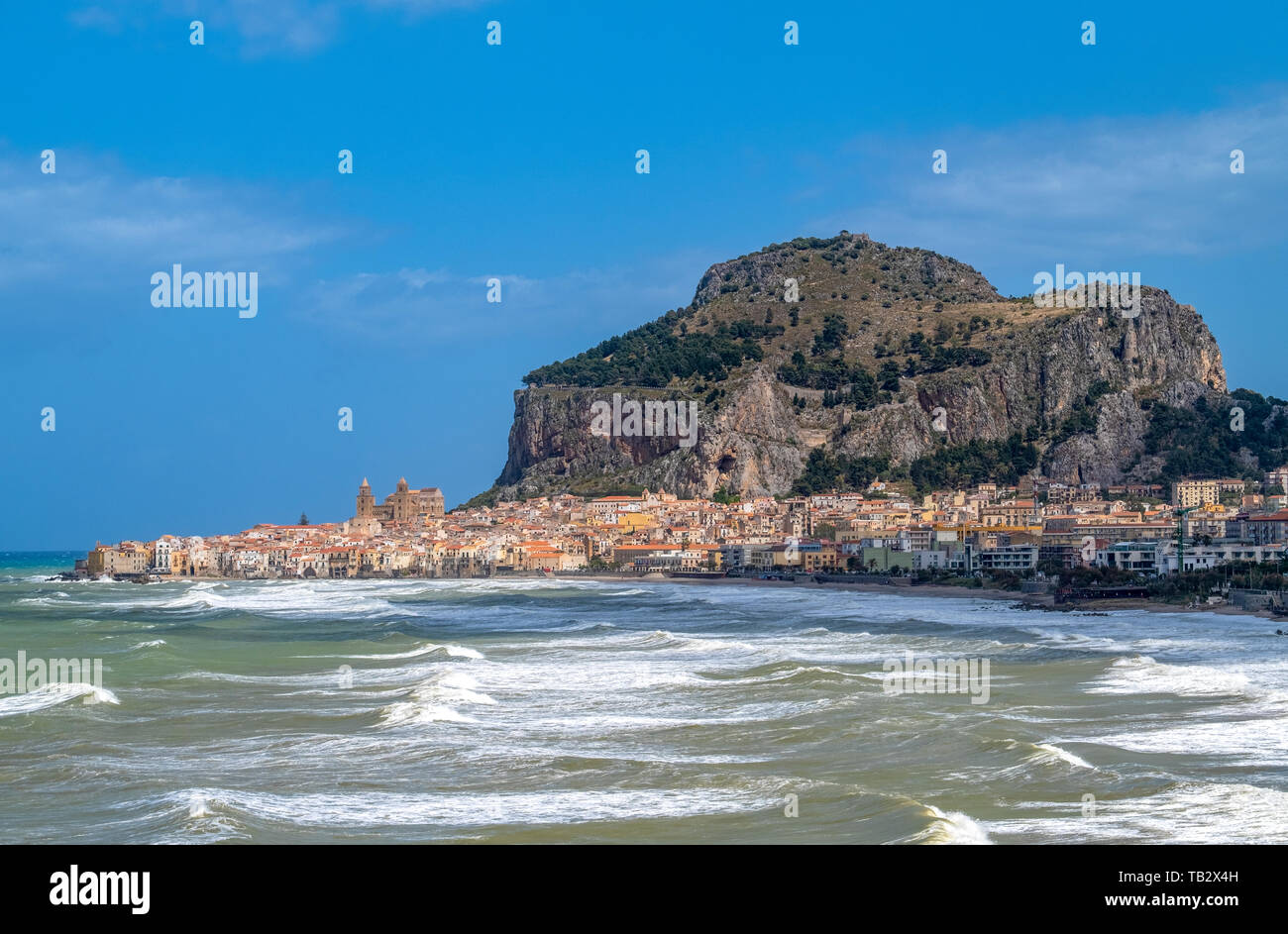 Cefalu old town sicily hi-res stock photography and images - Alamy
