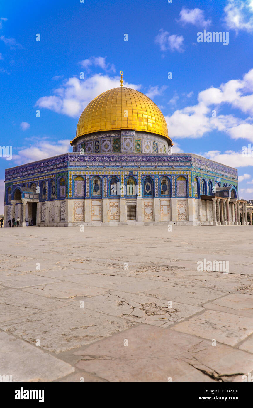 The Dome of the Rock on a sunny day with blue sky Stock Photo - Alamy