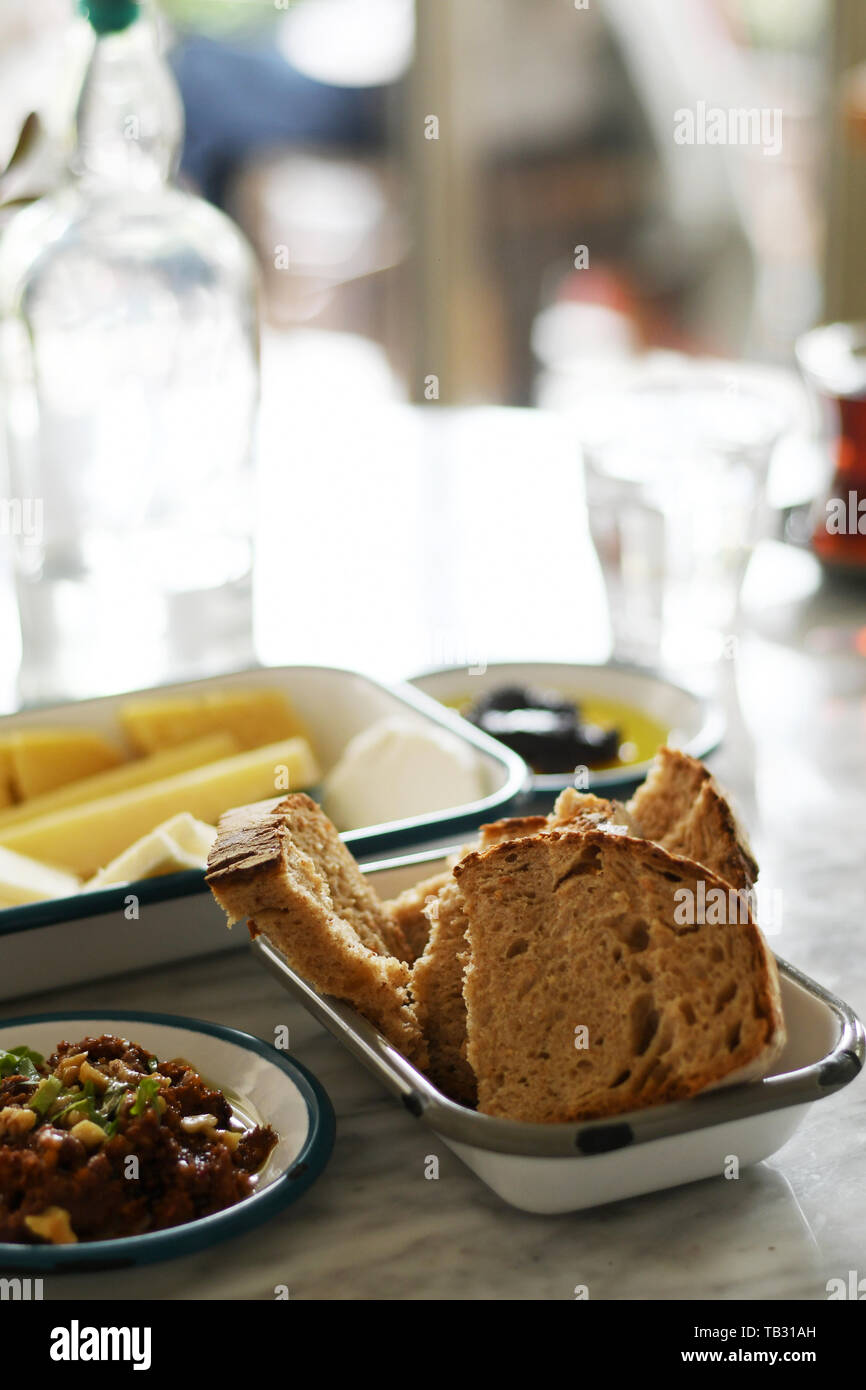 Baked fresh plate table hi-res stock photography and images - Alamy