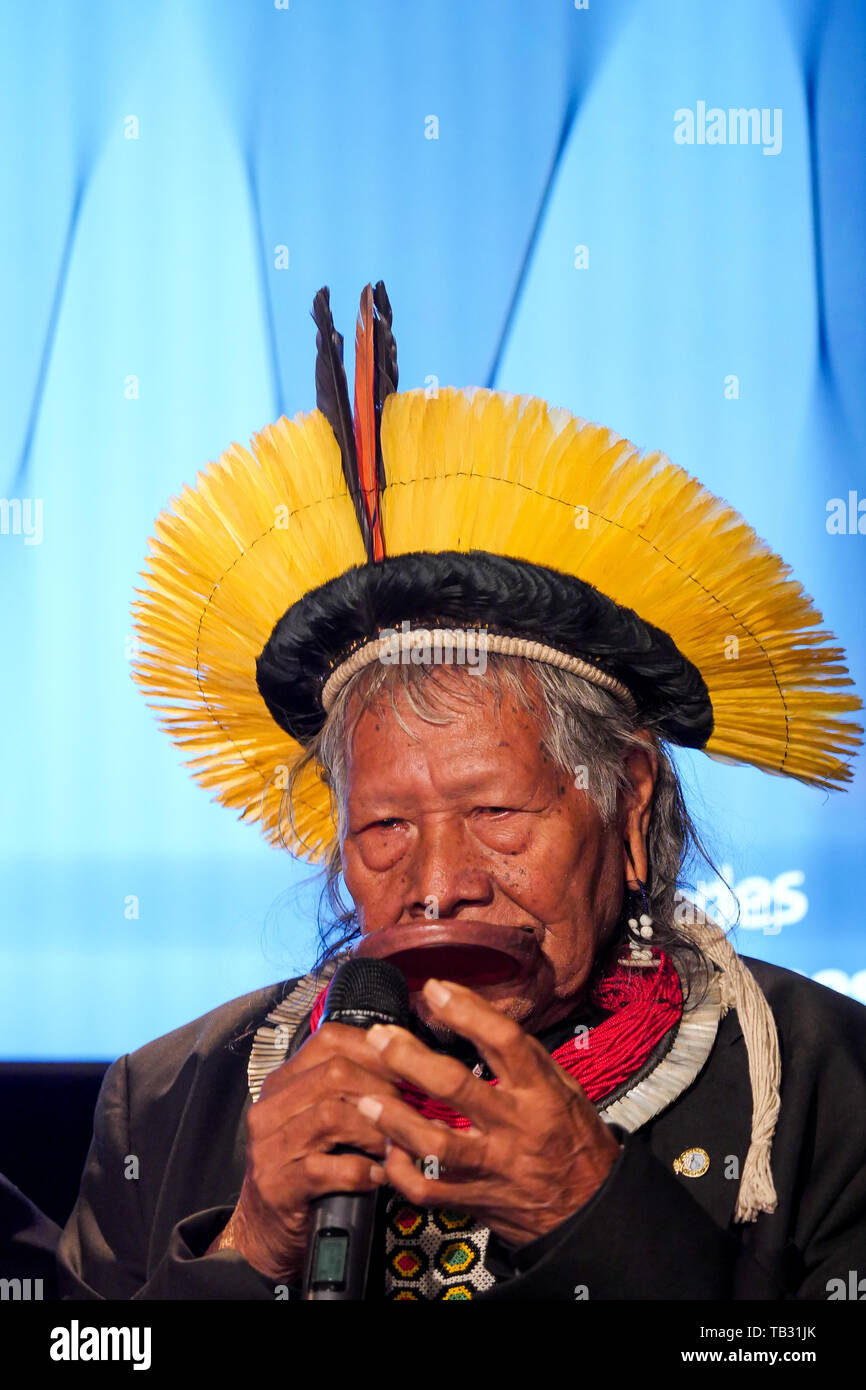 Brazil's indigenous chief Raoni Metuktire delivers speech in Lyon ...