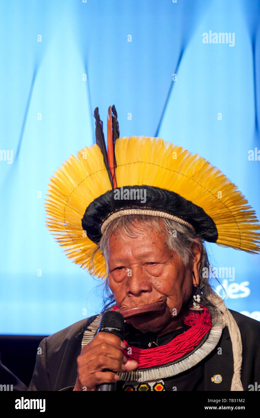 Brazil's indigenous chief Raoni Metuktire delivers speech in Lyon ...