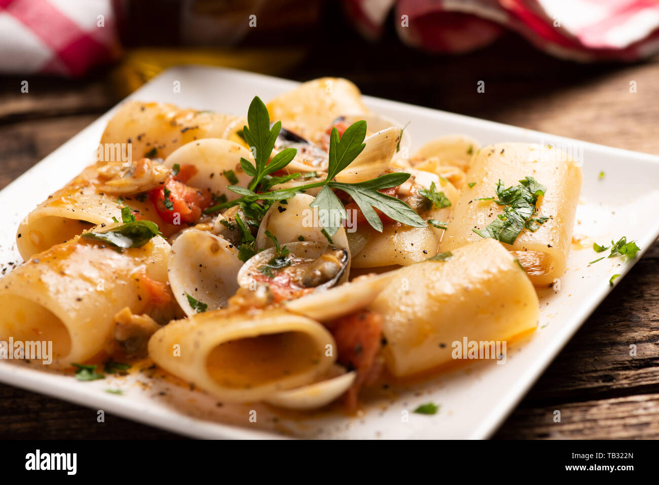 Paccheri pasta hi-res stock photography and images - Alamy