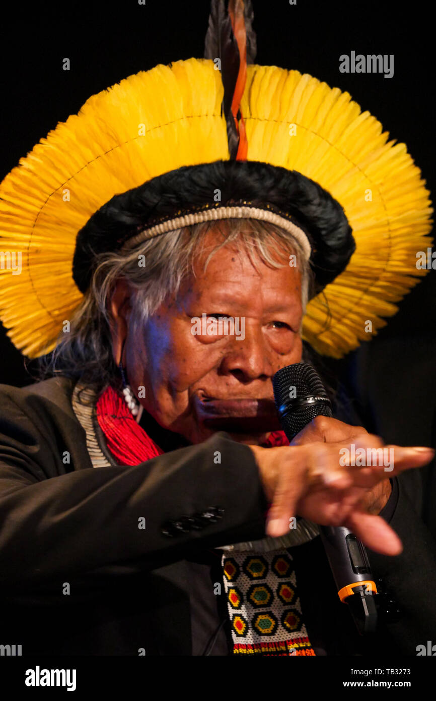 Brazil's indigenous chief Raoni Metuktire delivers speech in Lyon ...