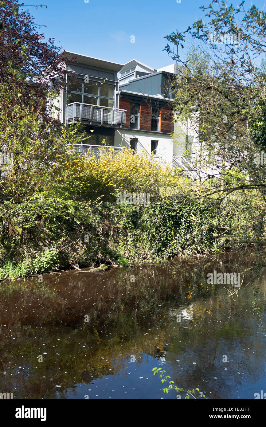 dh WATER OF LEITH EDINBURGH UK Modern apartment houses river city ...