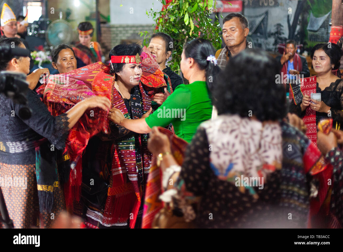 Batak woman sumatra indonesia indonesian hi-res stock photography and ...