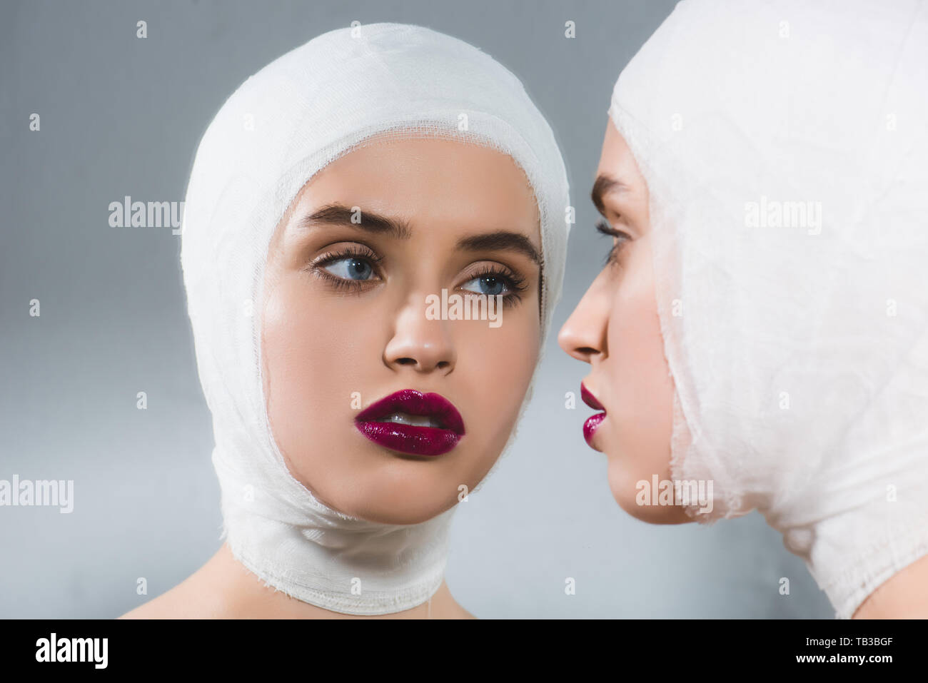 Woman with bandaged head hi-res stock photography and images - Alamy