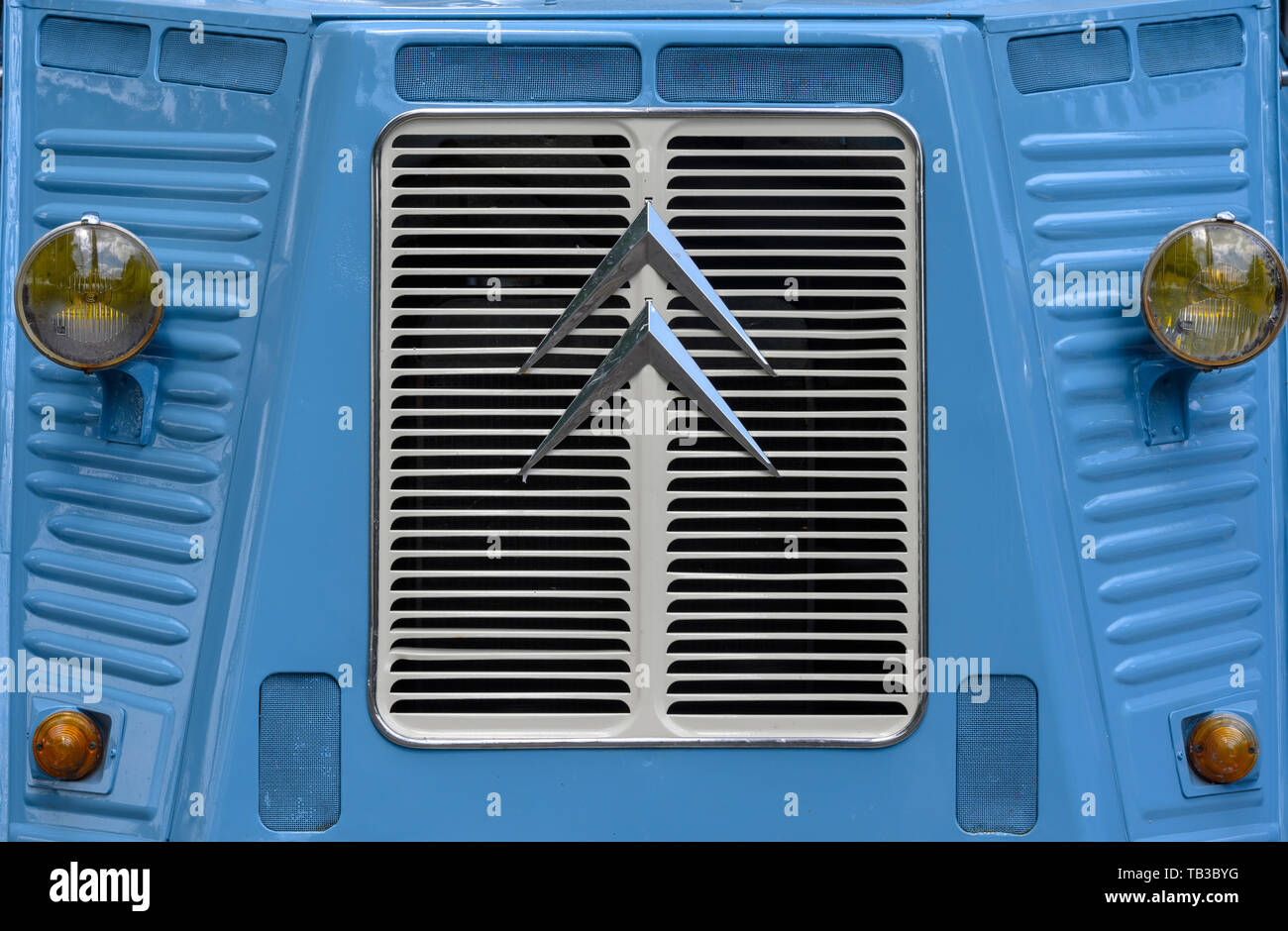 Vintage classic car radiator grill hi-res stock photography and images ...