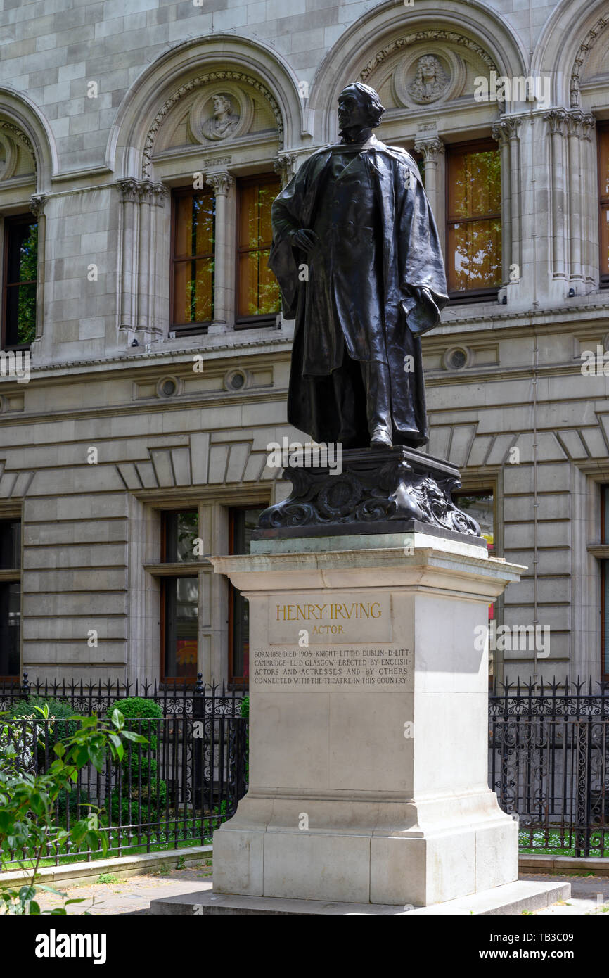 Statue of Henry Irving (actor) by the National Portrait Gallery ...