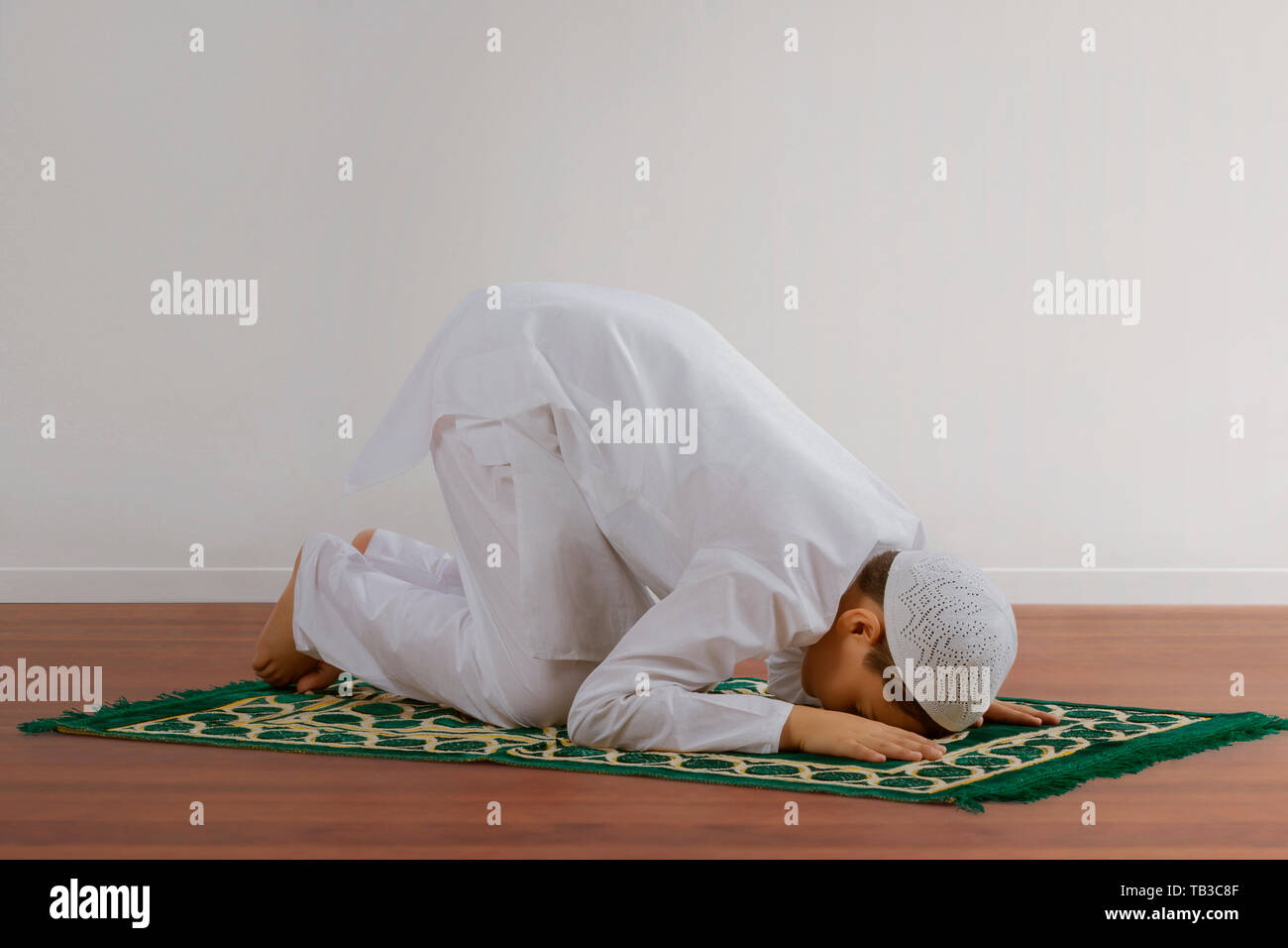 Reciting namaz hi-res stock photography and images - Alamy