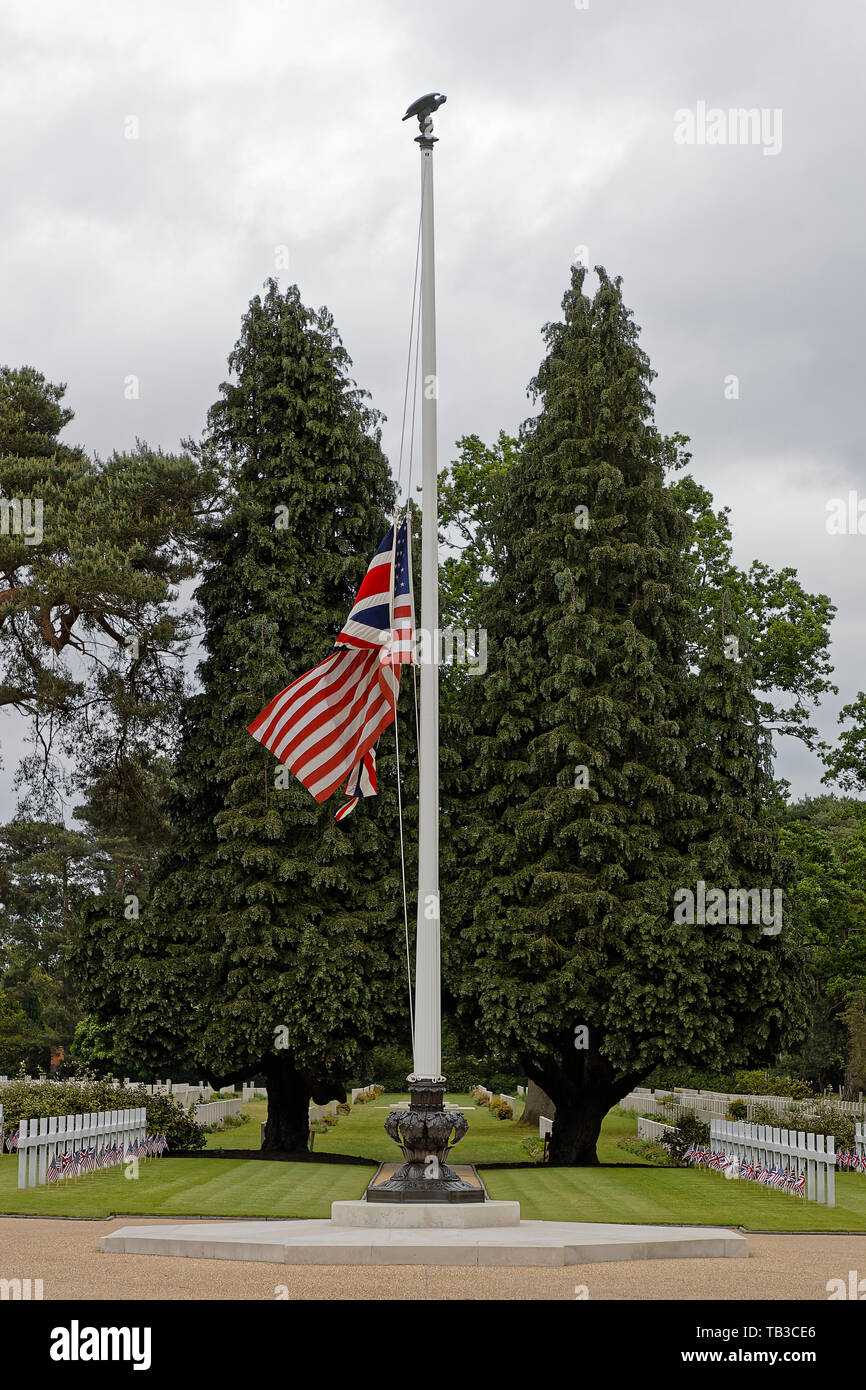 Memorial Day 2019 UK Service at the ABMC American Military Cemetery ...