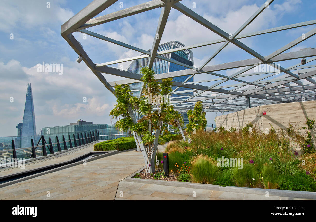 LONDON FEN COURT GARDEN AT 120 FLOWER BEDS AND FLOWERS VIEWS OF THE ...