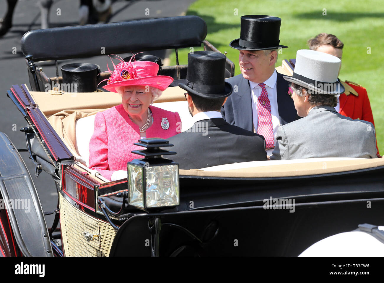 Queen elisabeth ii queen elizabeth hi-res stock photography and images ...