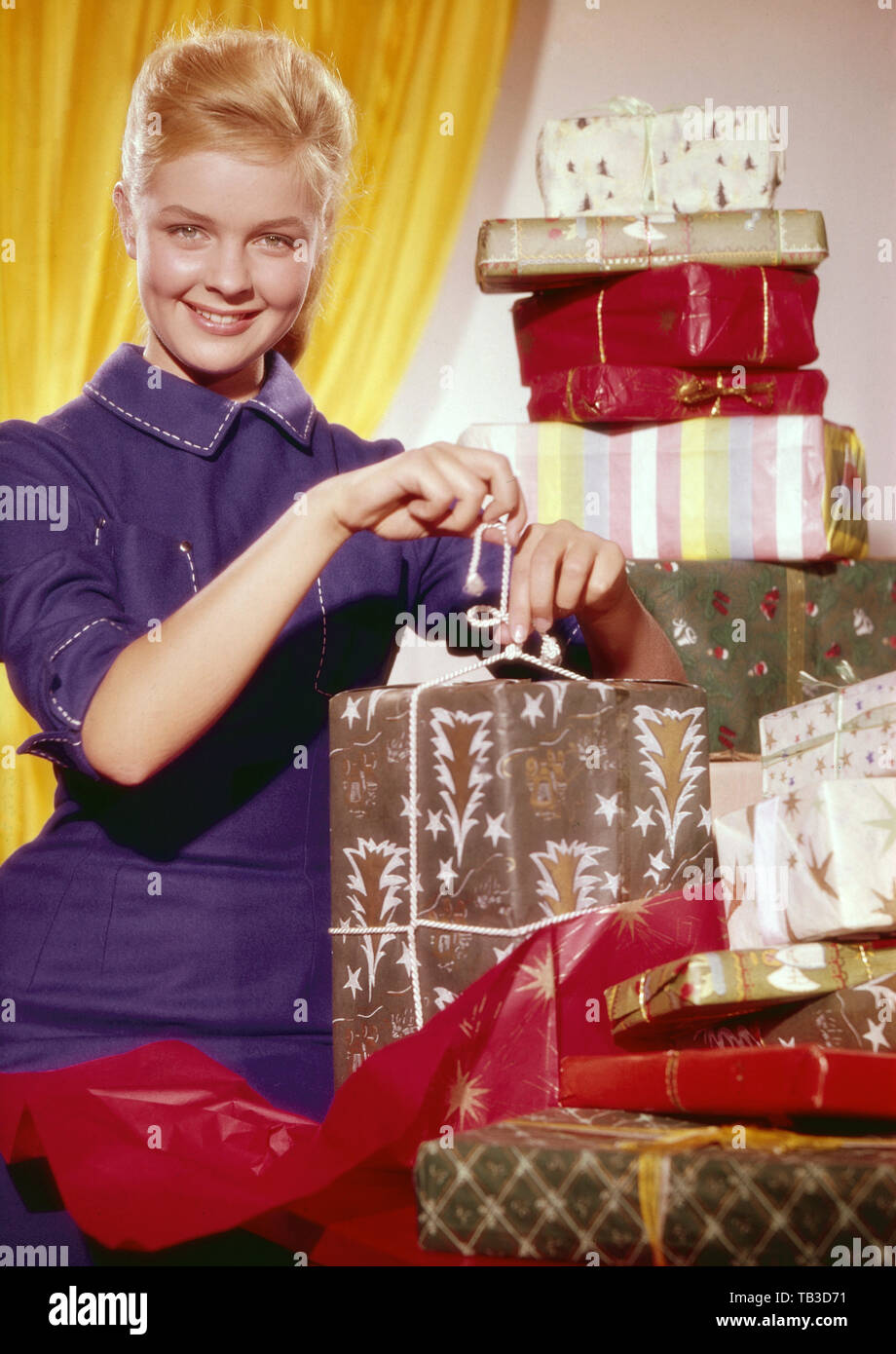 Celebrity posing theatre hi-res stock photography and images - Alamy