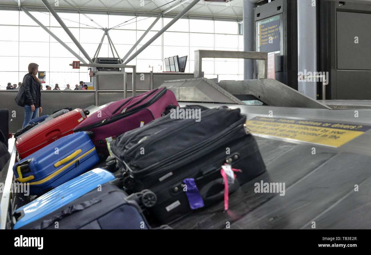 Baggage london stansted airport hi-res stock photography and images - Alamy