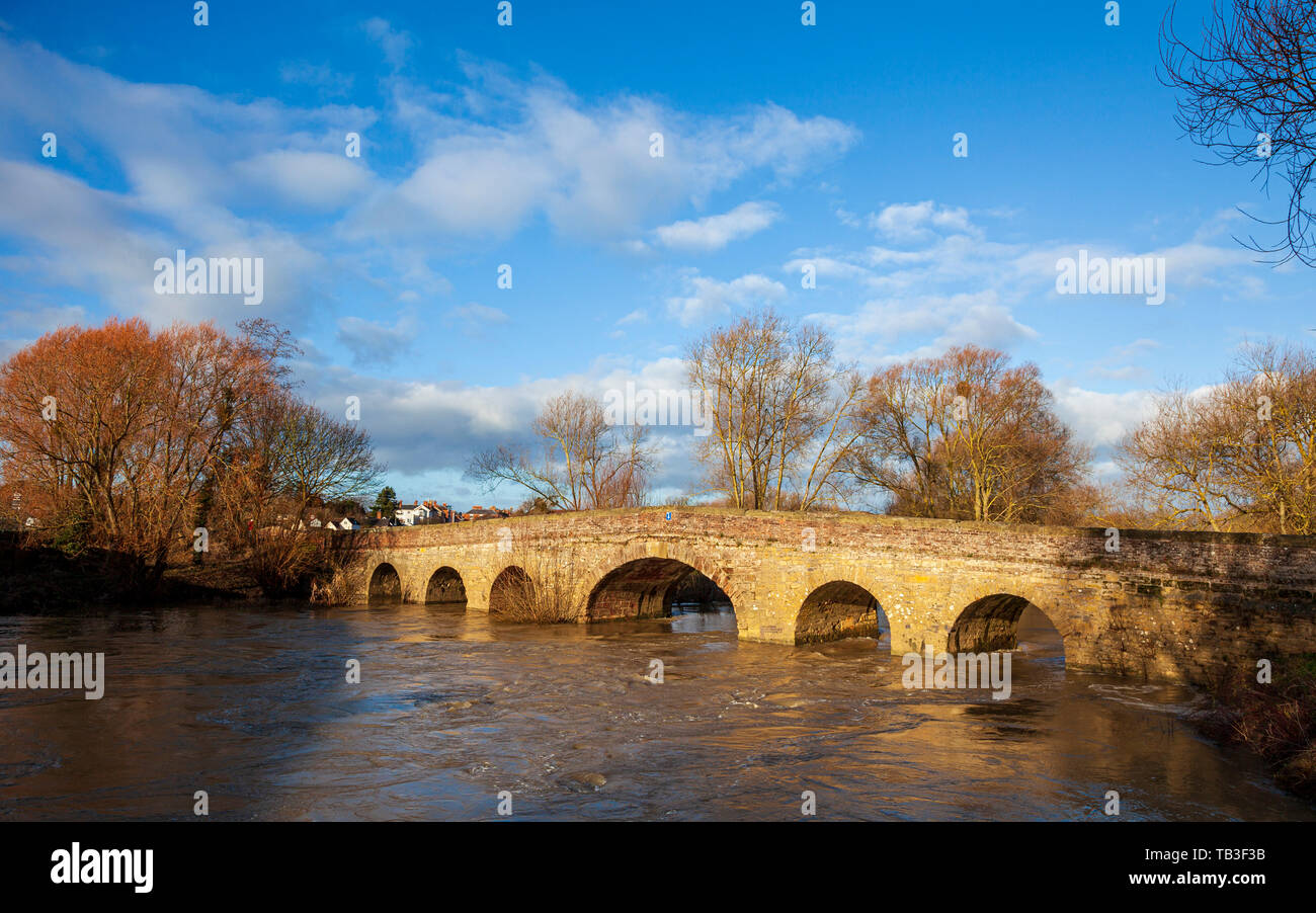 A late afternoon view of Pershore Old bridge with the river Avon in ...