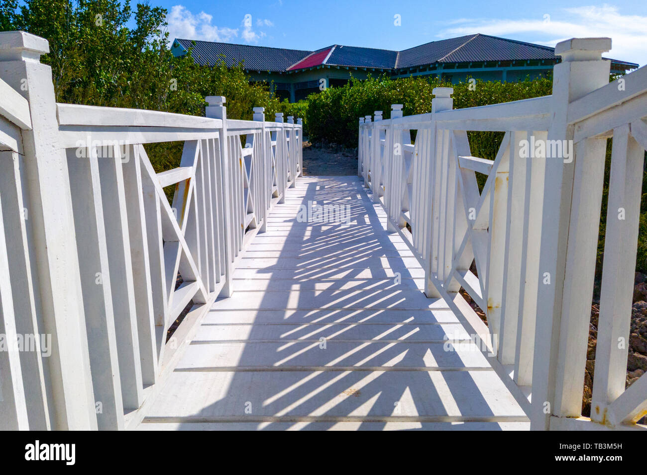 Modern white footbridge hi-res stock photography and images - Alamy