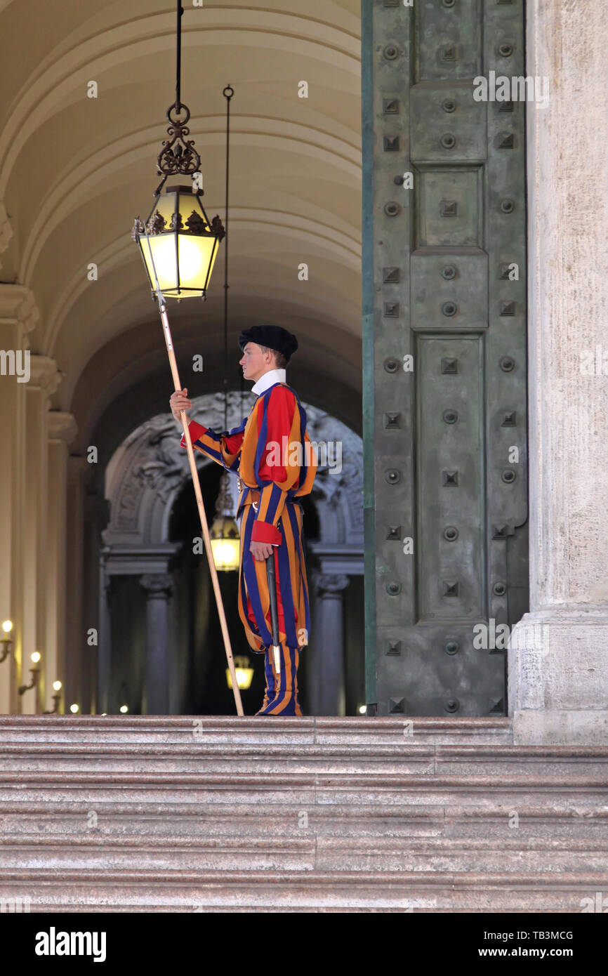 Officer of the swiss guard hi-res stock photography and images - Alamy