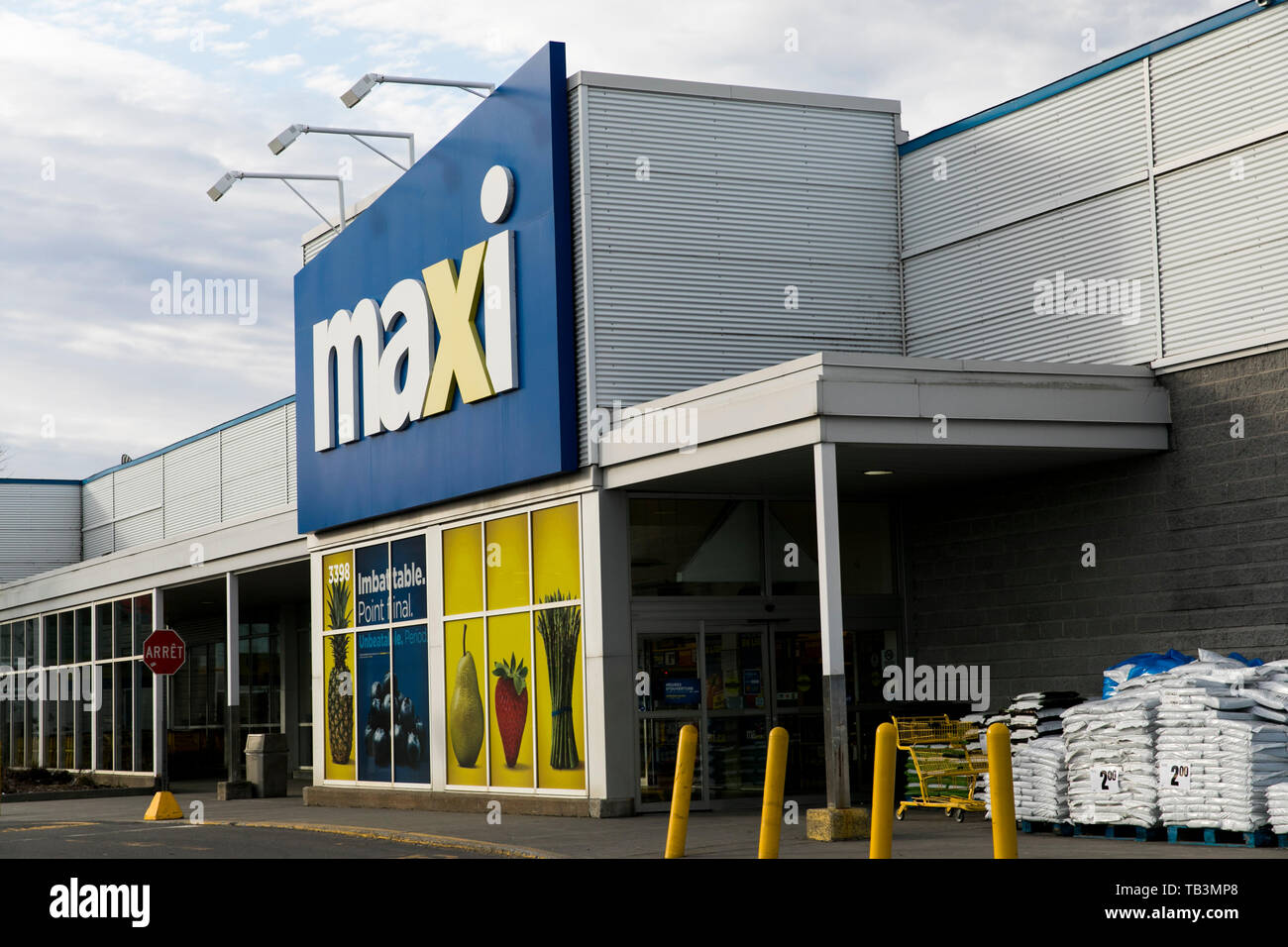 Maxi logo hi-res stock photography and images - Alamy