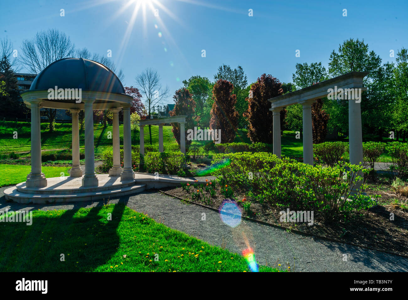 Stone garden arch hi-res stock photography and images - Alamy